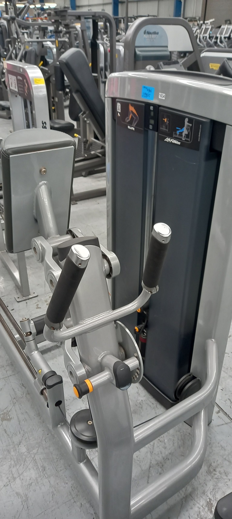 Life Fitness Insignia Glute | Grays Fitness