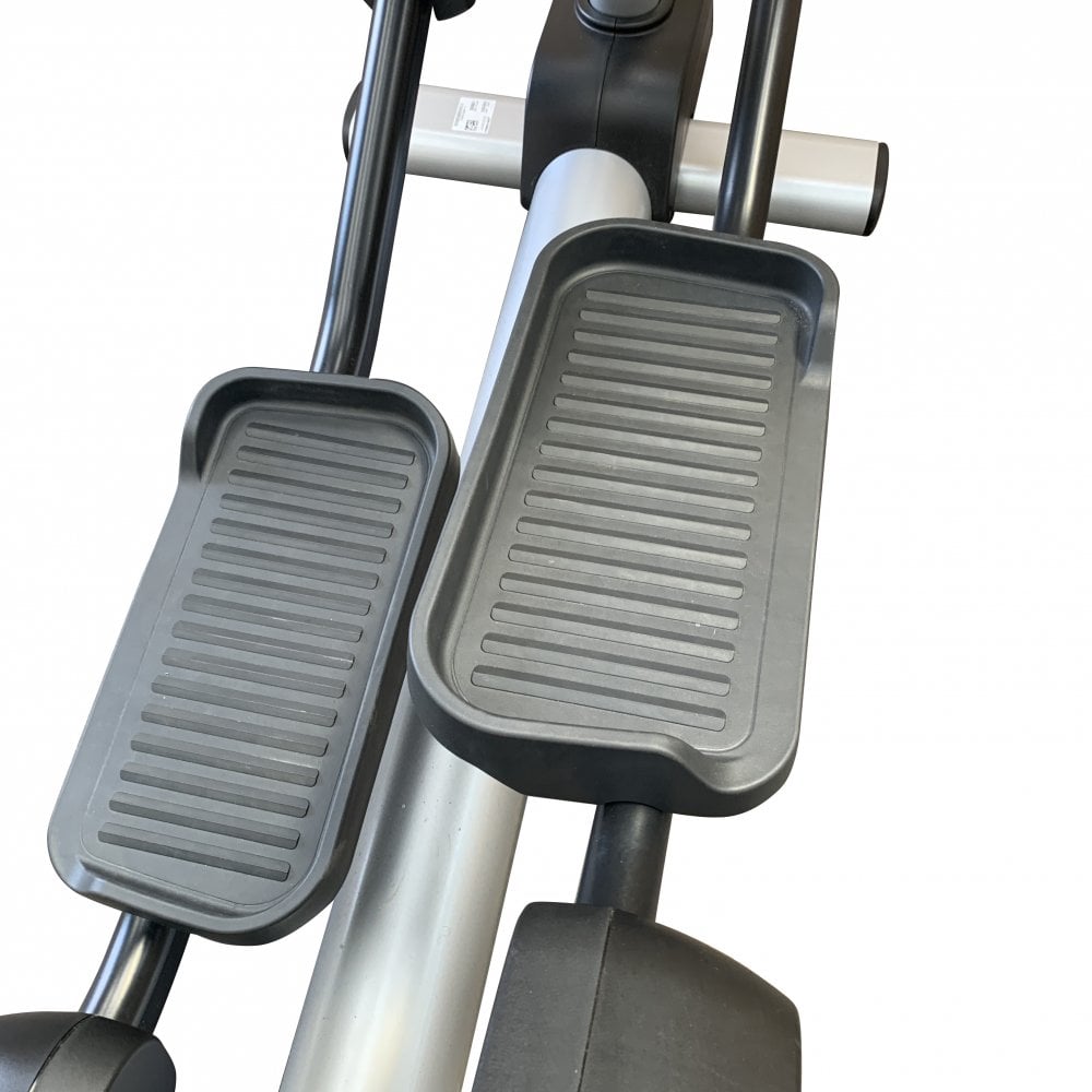 Life Fitness Integrity Series Cross Trainer With SE3HD Console | Grays ...